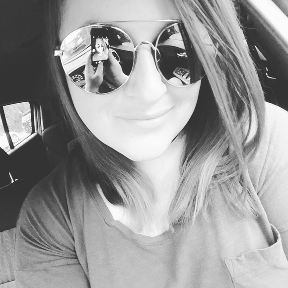 Emily's Closet (@emily_reich) | Poshmark